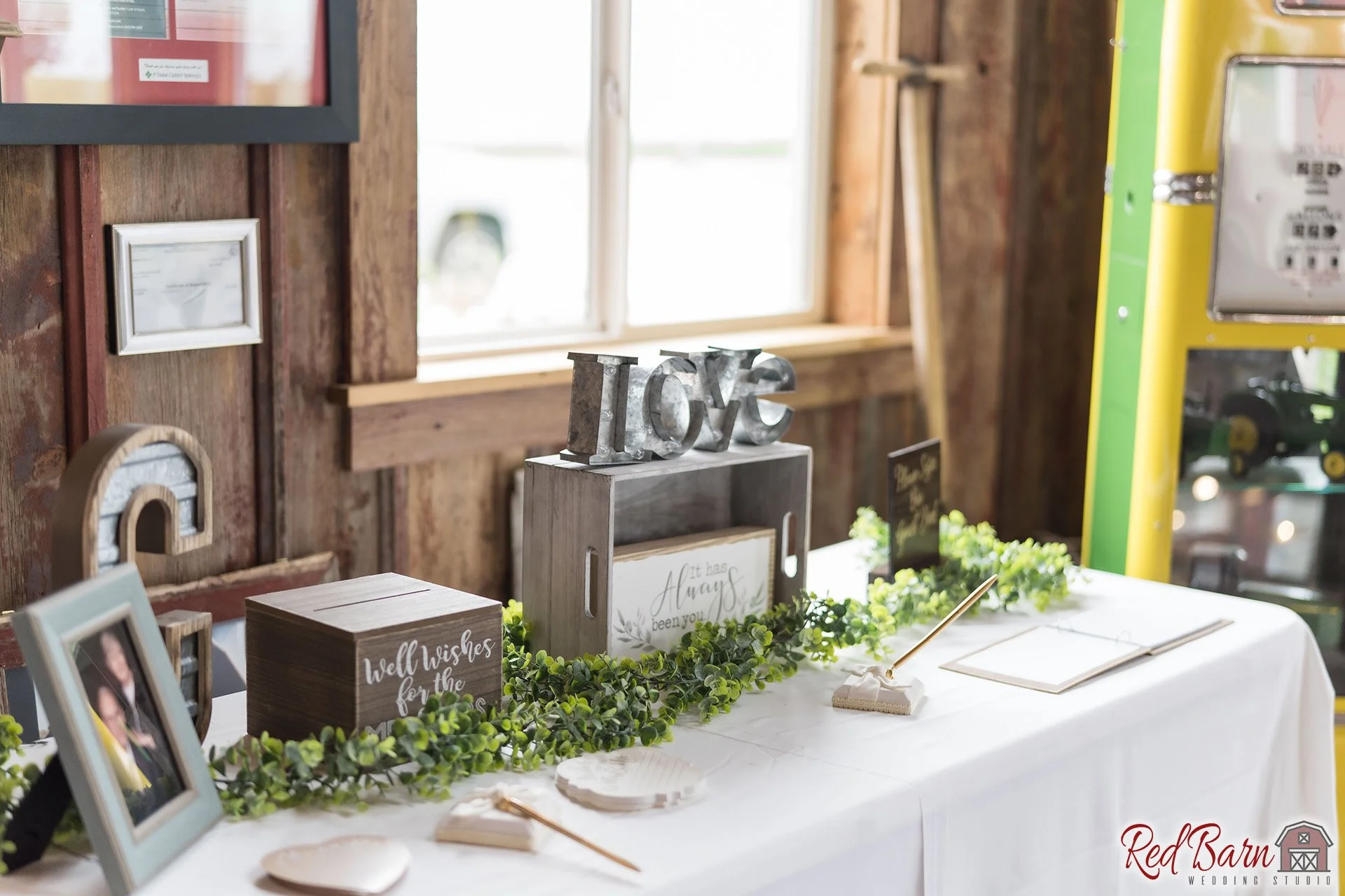 Madison and Kurtis - Barnacopia — Red Barn Wedding Studio