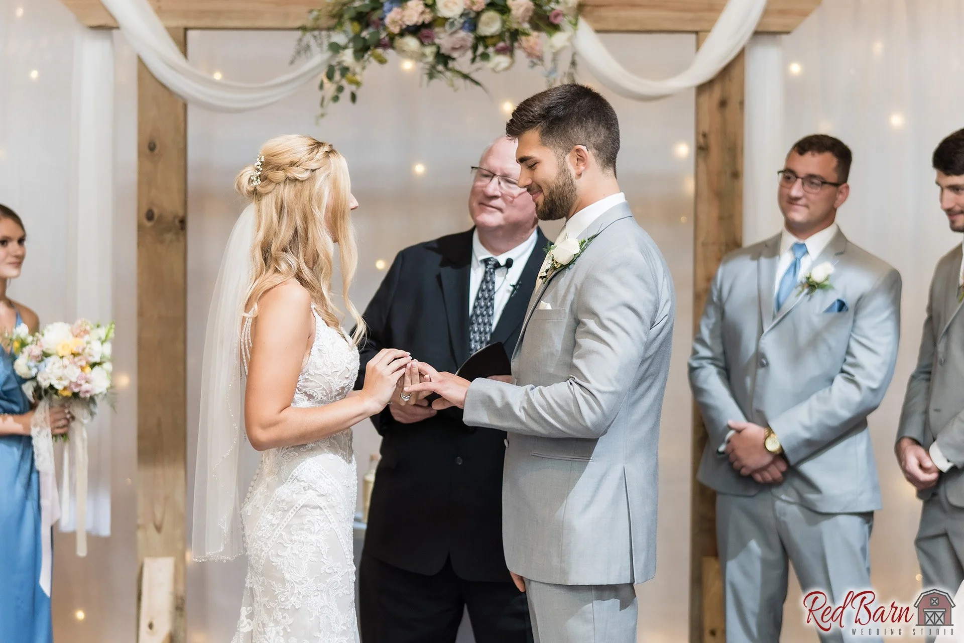 Madison and Kurtis - Barnacopia — Red Barn Wedding Studio