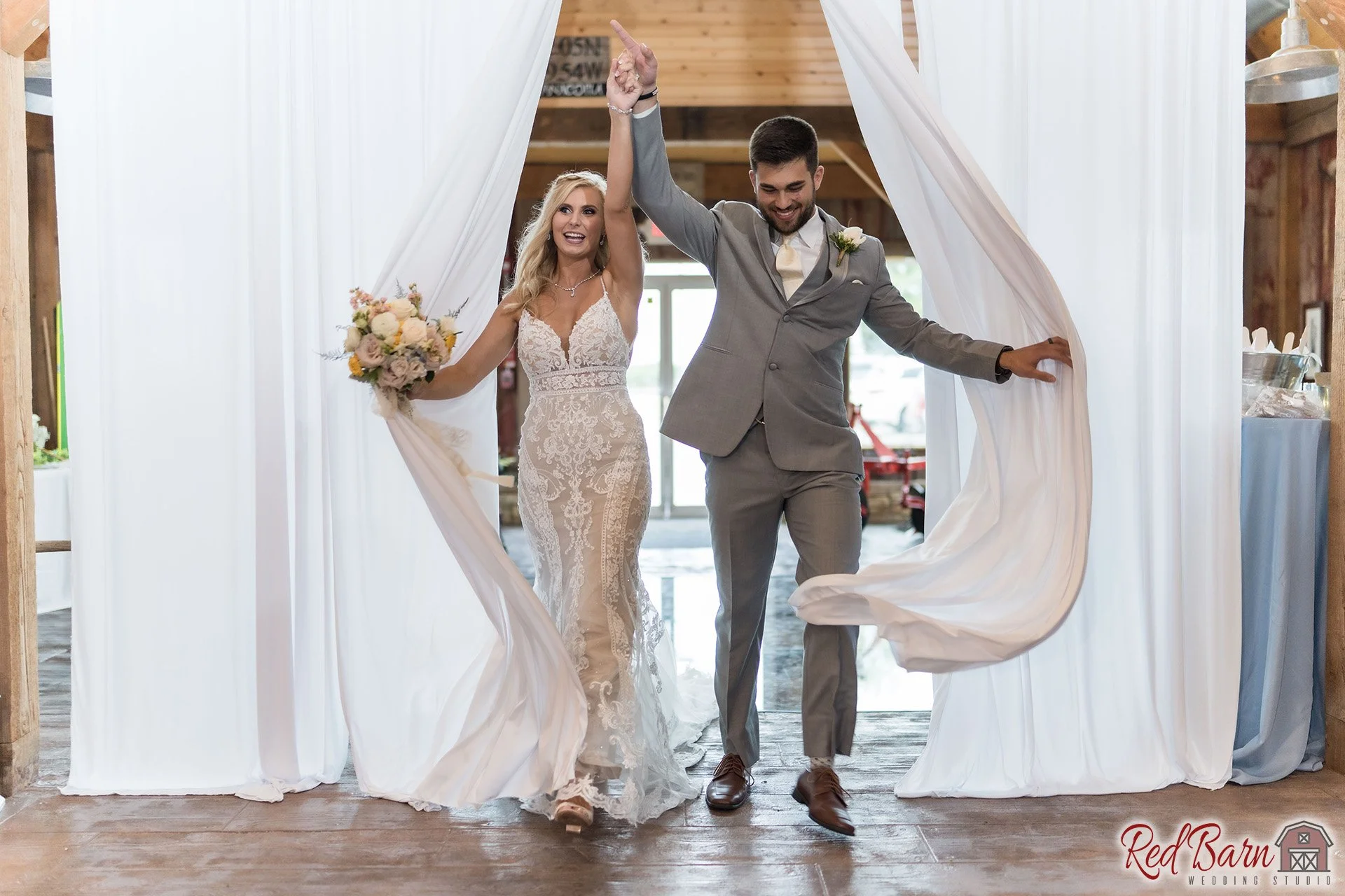 Madison and Kurtis - Barnacopia — Red Barn Wedding Studio