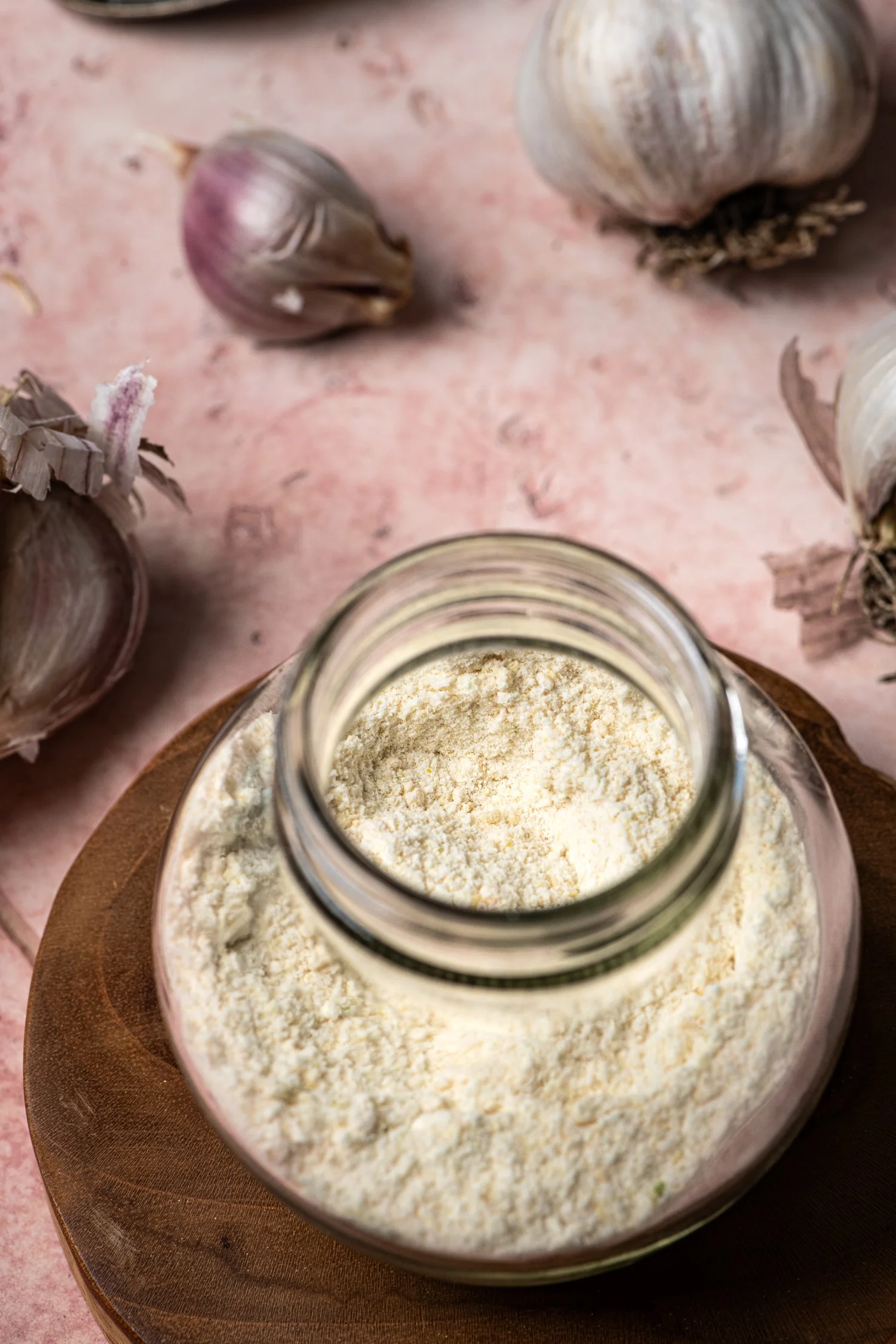 Homemade Garlic Powder — Mushrooms & Thyme