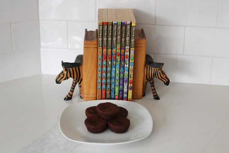 Snacks to Eat While Reading a Good Book (With Book Pairings ...