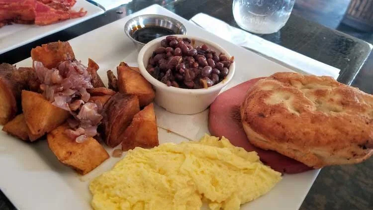 What to Eat in Newfoundland (Reataurants, Food & Alcohol) | Mediocre Chef