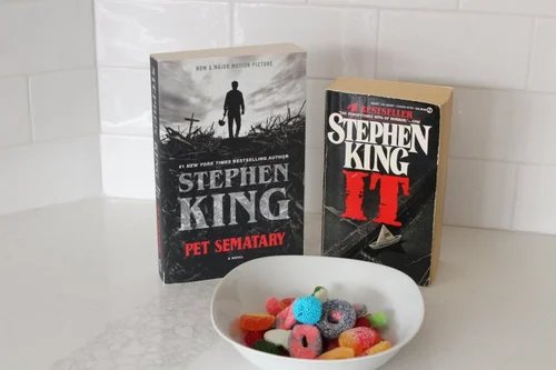Snacks to Eat While Reading a Good Book (With Book Pairings ...