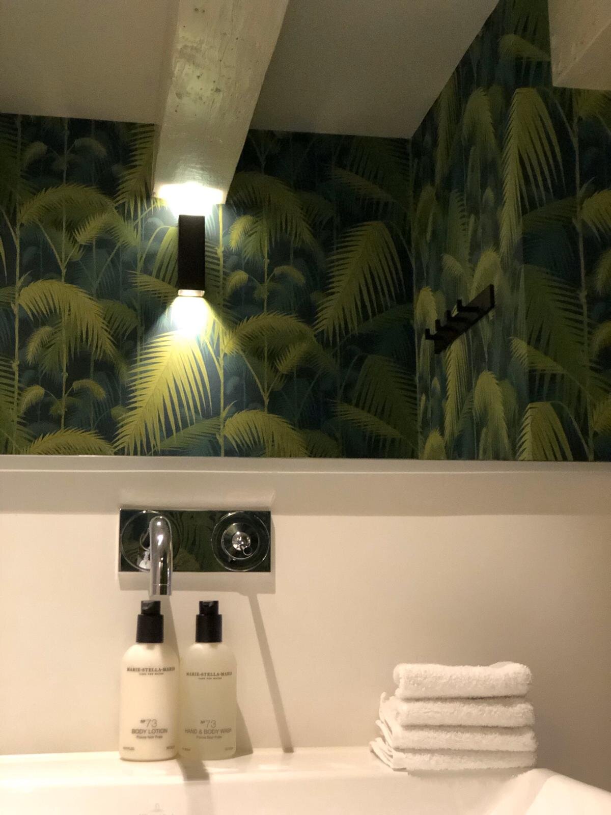 ROOM ELINE — Milkhouse