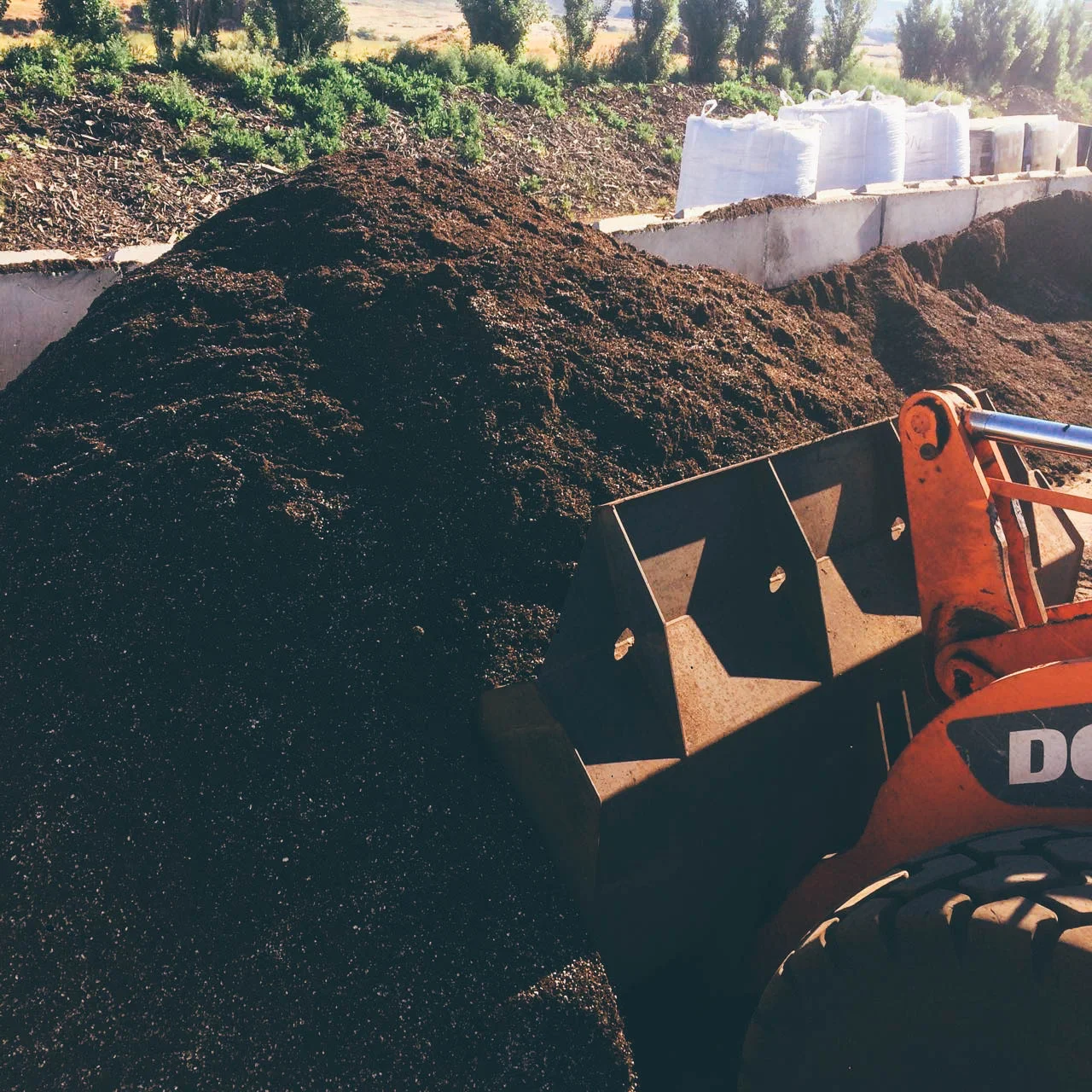 COMPOST + SOIL BLENDS — Dirt Hugger