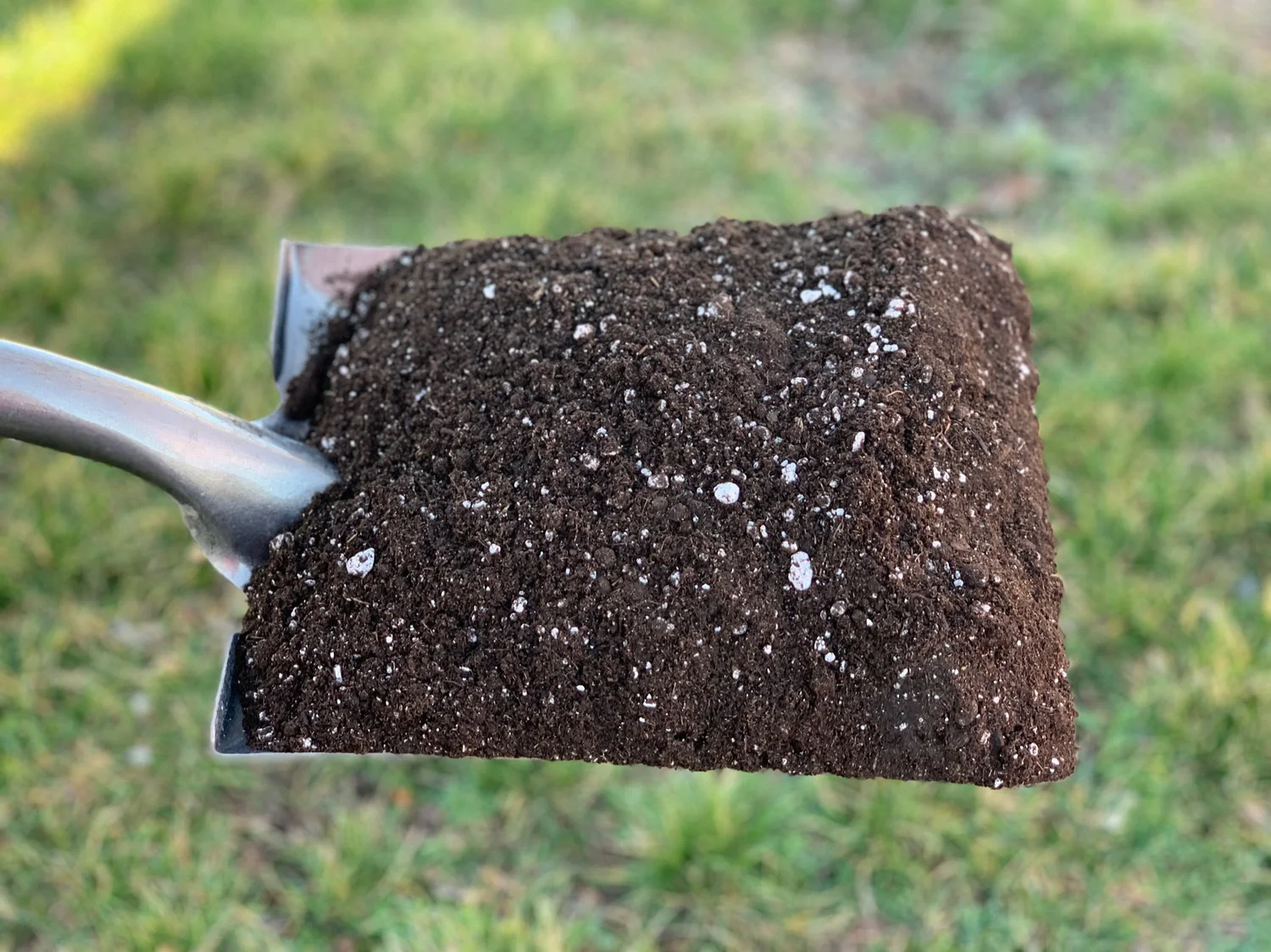 POTTING MIXES — Dirt Hugger