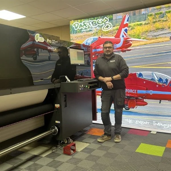 DaftBug Branding Of Dublin Installs An EFI VUTEK Pro 32r From CMYUK ...