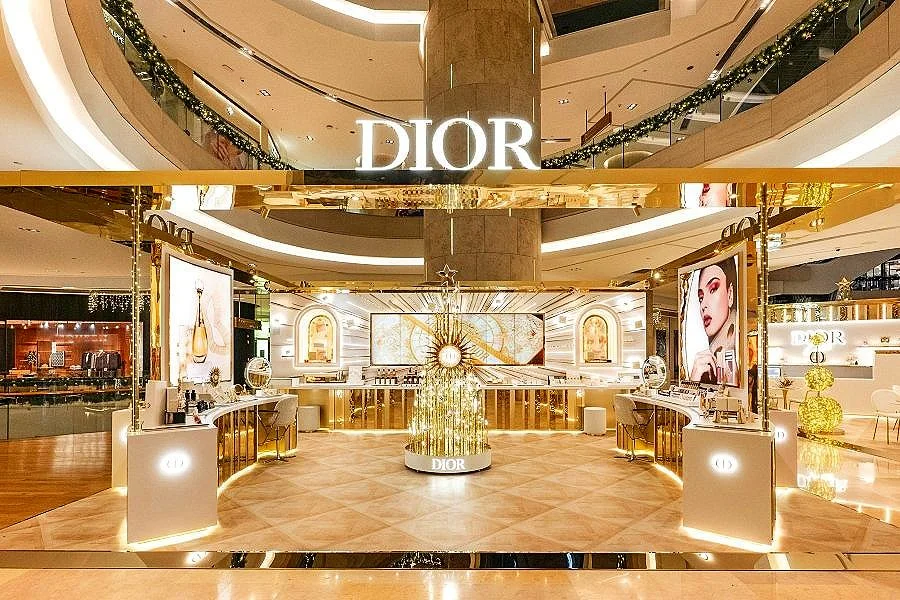 Dior’s Enchanting Christmas Installation Realised with Precision Thanks ...
