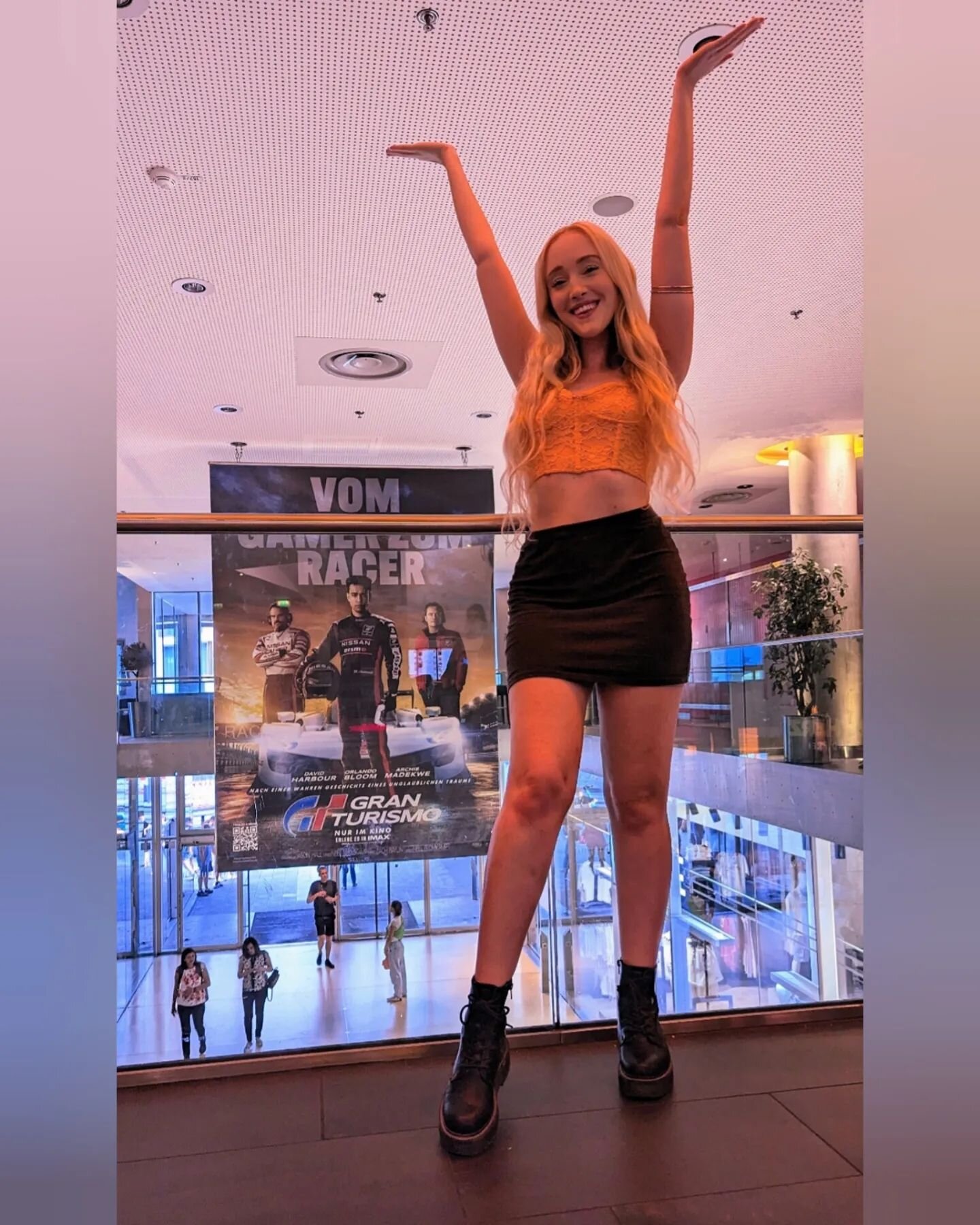 About — Julie Elven