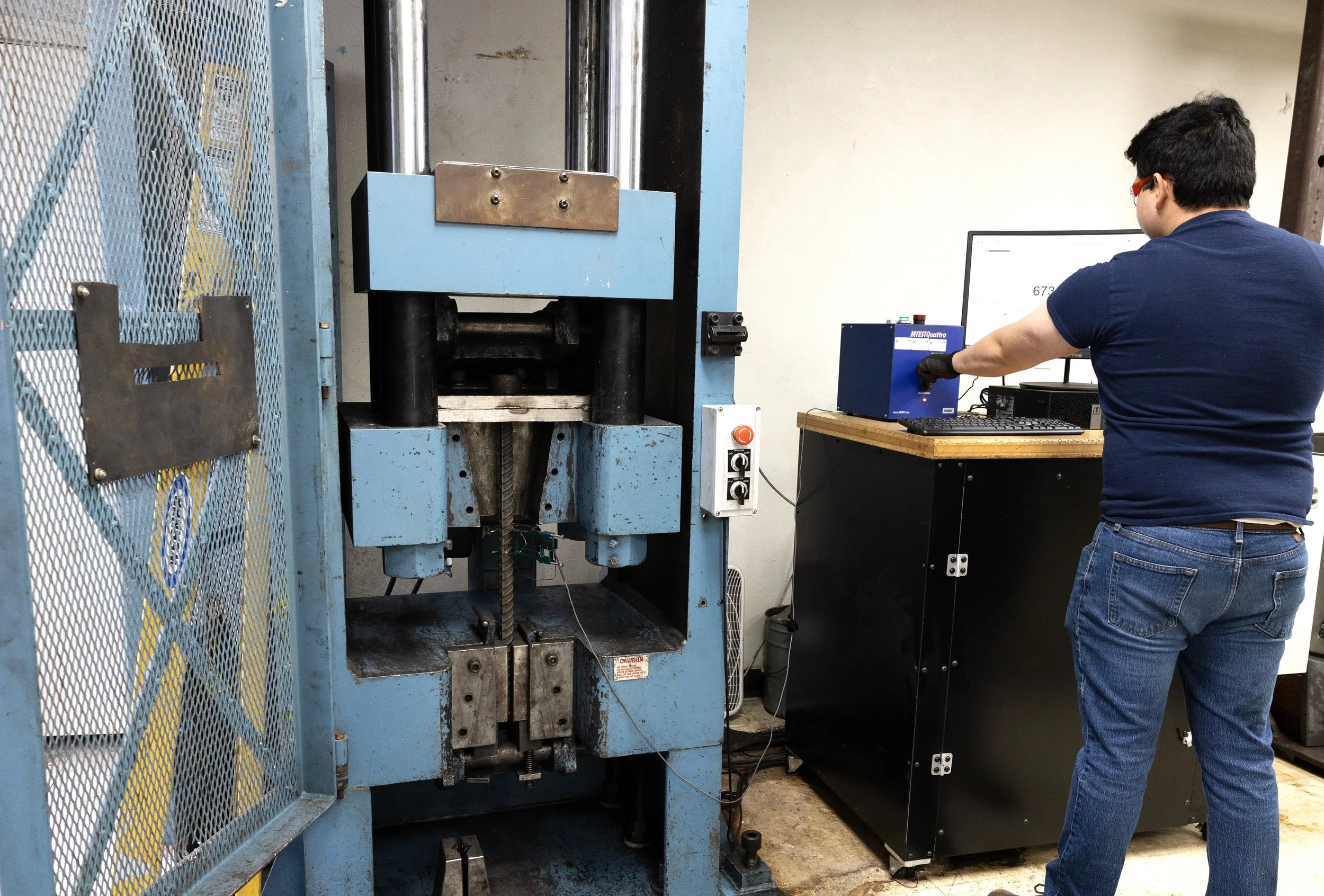 Tensile Testing Lab — Metallurgical Engineering Services