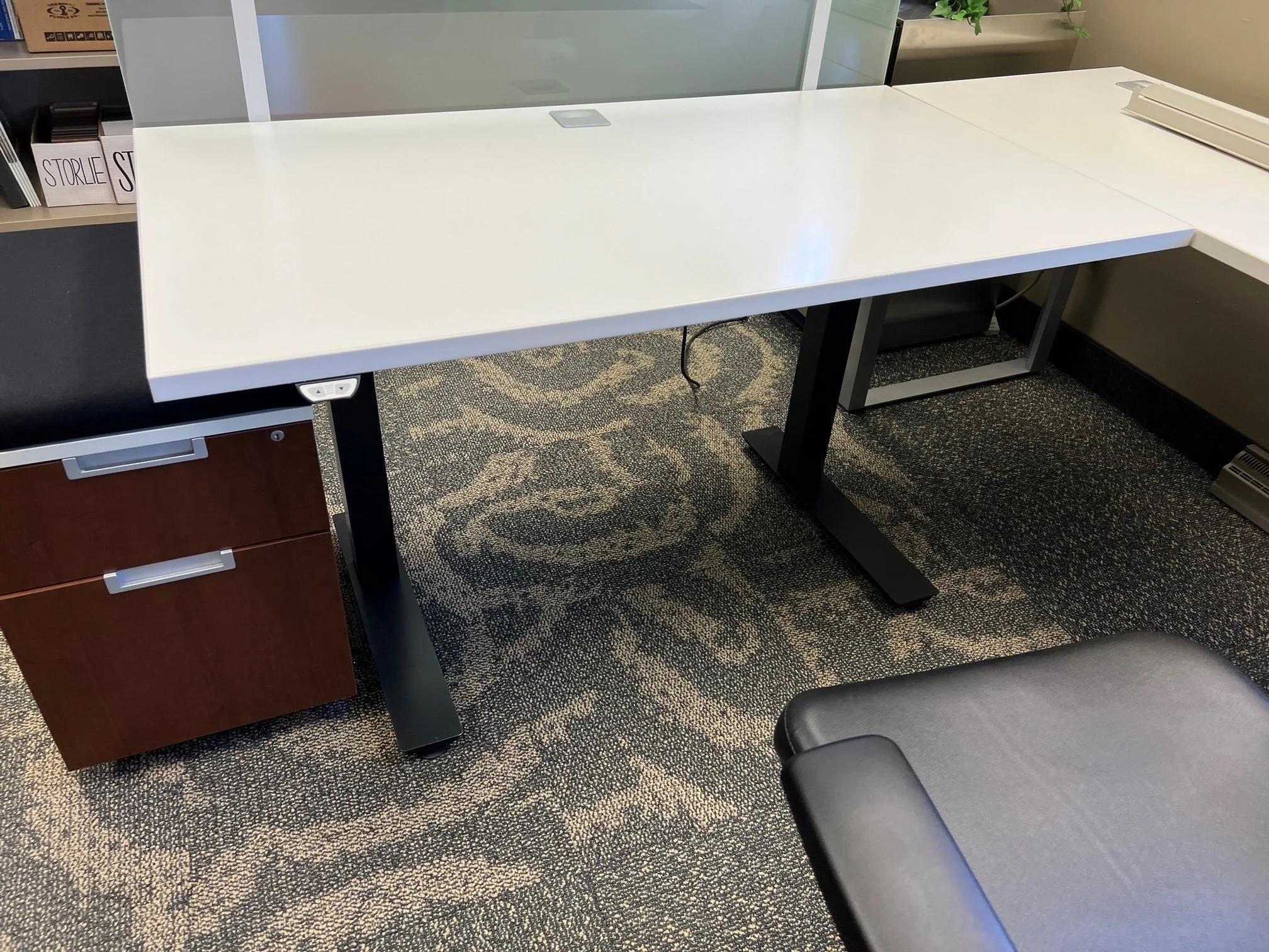 Desks Minneapolis — OEB | Used Office Furniture Minneapolis