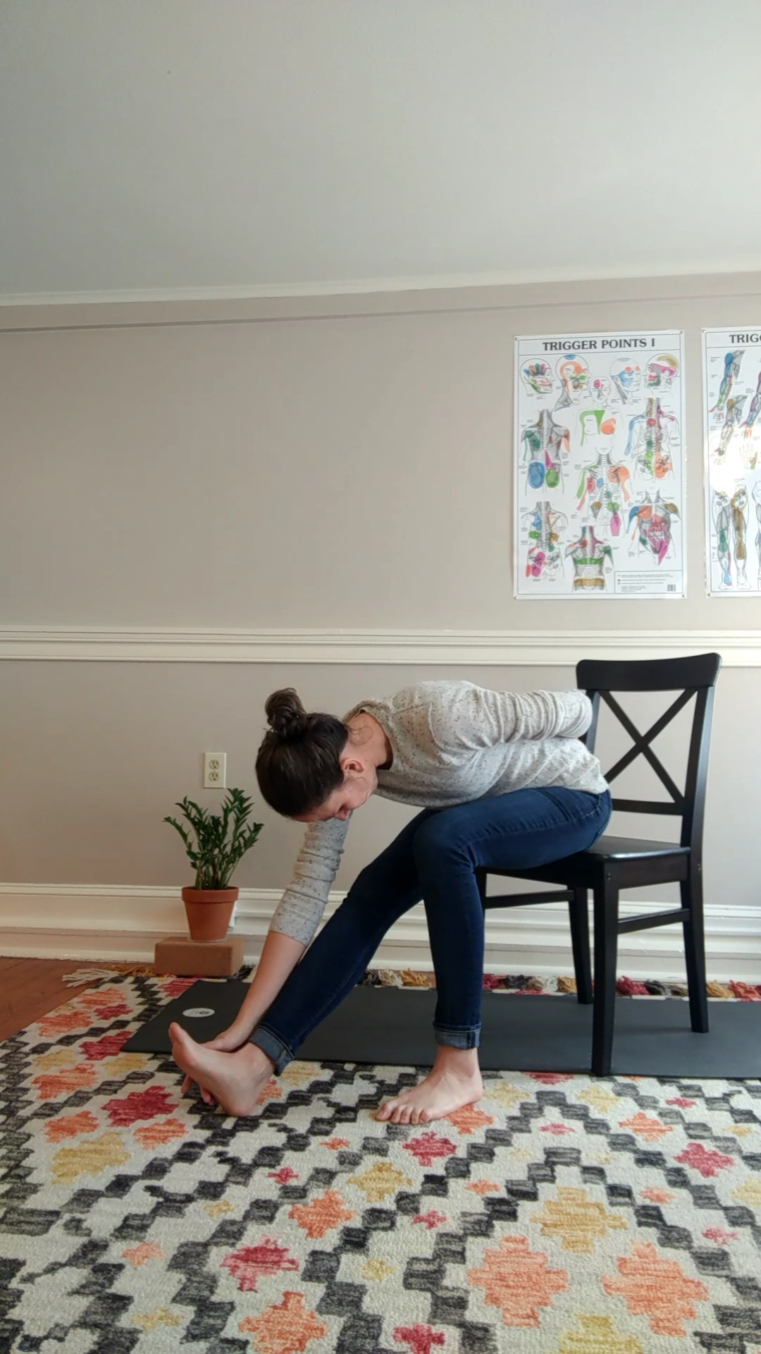 Desk stretches for tight hamstrings and lower body. | Dr. Caitlin Redding