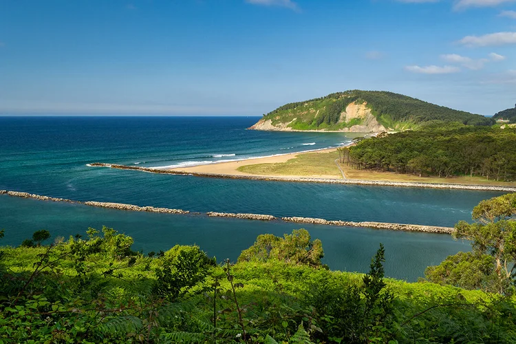 Las 7 mejores playas para practicar surf en España | Sitios de España