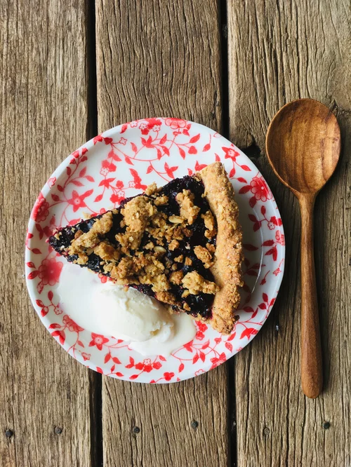 Mulberry crumble pie — Forager. Fermenter. Pickler. Preserver. Plant ...