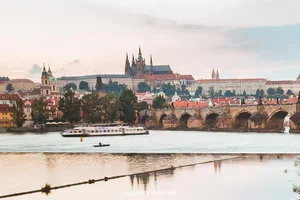 Charles Bridge: Visitors Guide — LAIDBACK TRIP