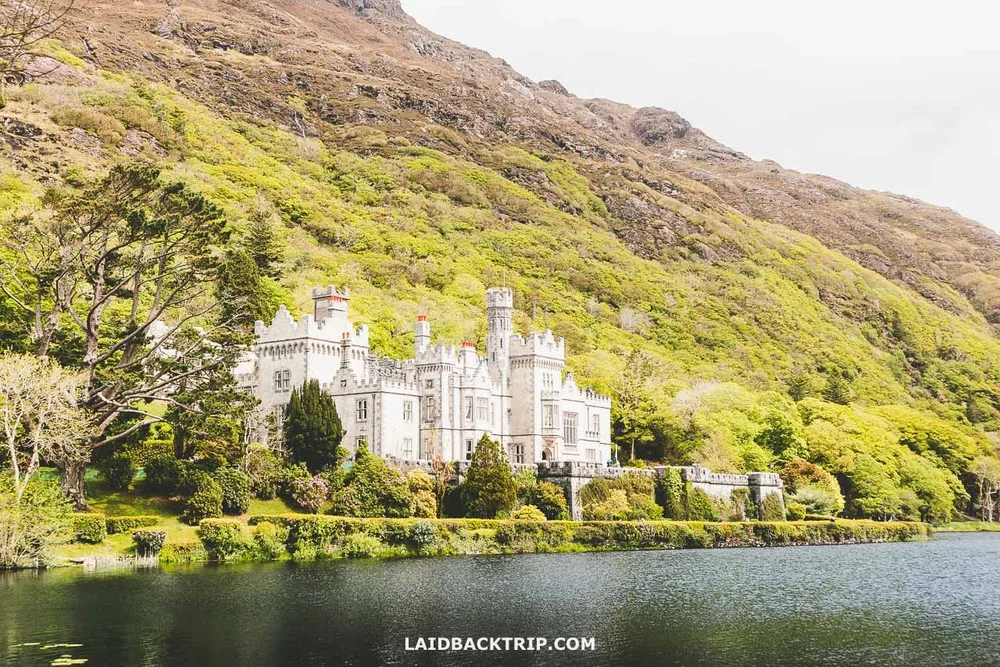 How to Visit Kylemore Abbey — LAIDBACK TRIP