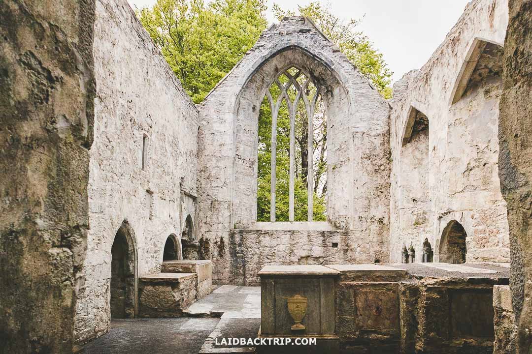 How to Visit Muckross Abbey — LAIDBACK TRIP