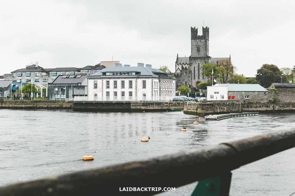 Limerick: Travel Guide — LAIDBACK TRIP