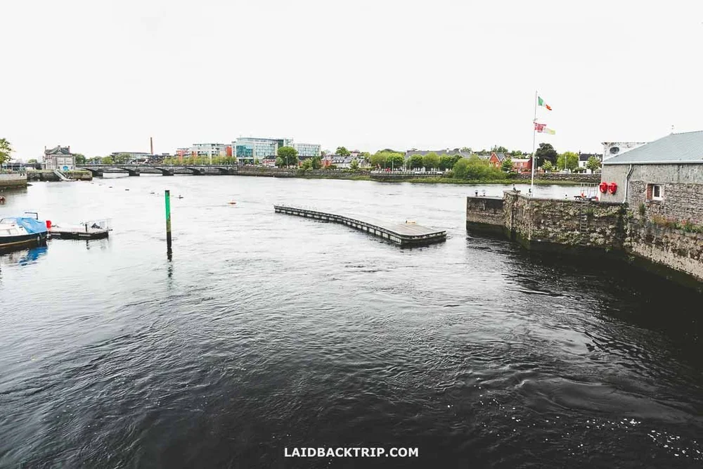 Limerick: Travel Guide — LAIDBACK TRIP