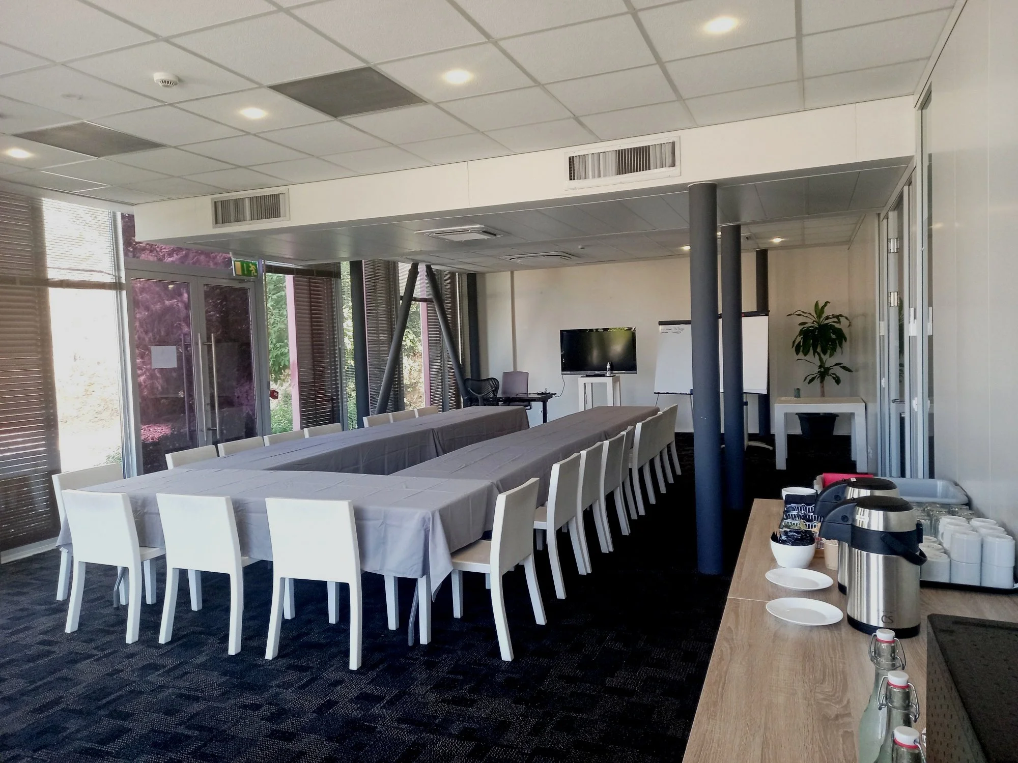 Meeting rooms — The Triangle Curaçao | The Perfect Office for Your Business