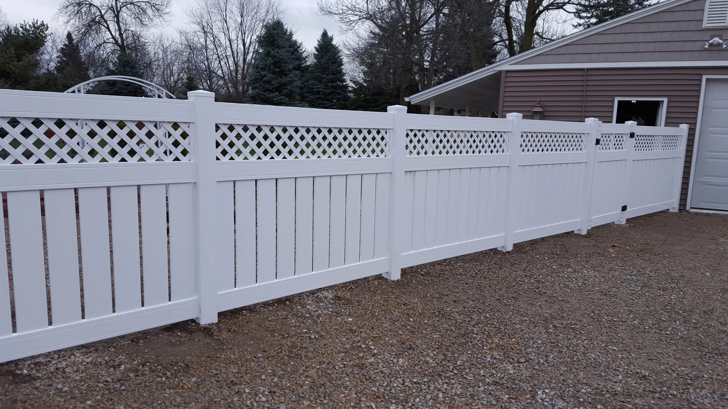 PVC Fence Images — Security Fence & Supply Co., Inc.