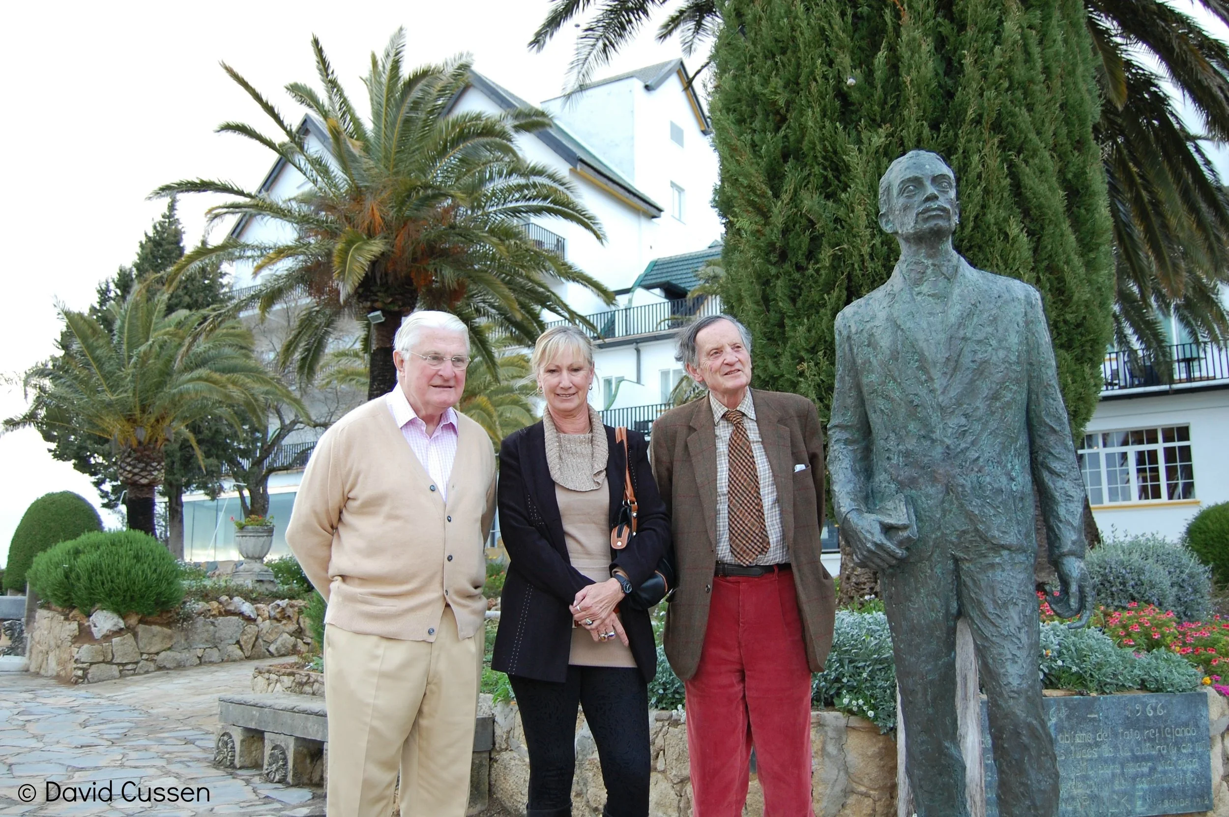 Mr Henderson's Railway — Stra!t Escapes