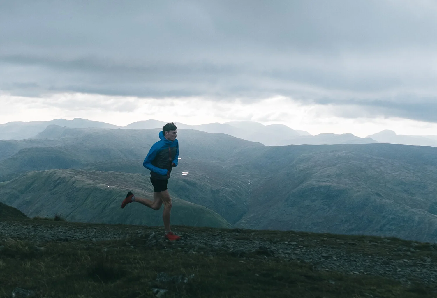 Matt Knowles to complete an 80 km swim-run challenge around the Lake ...