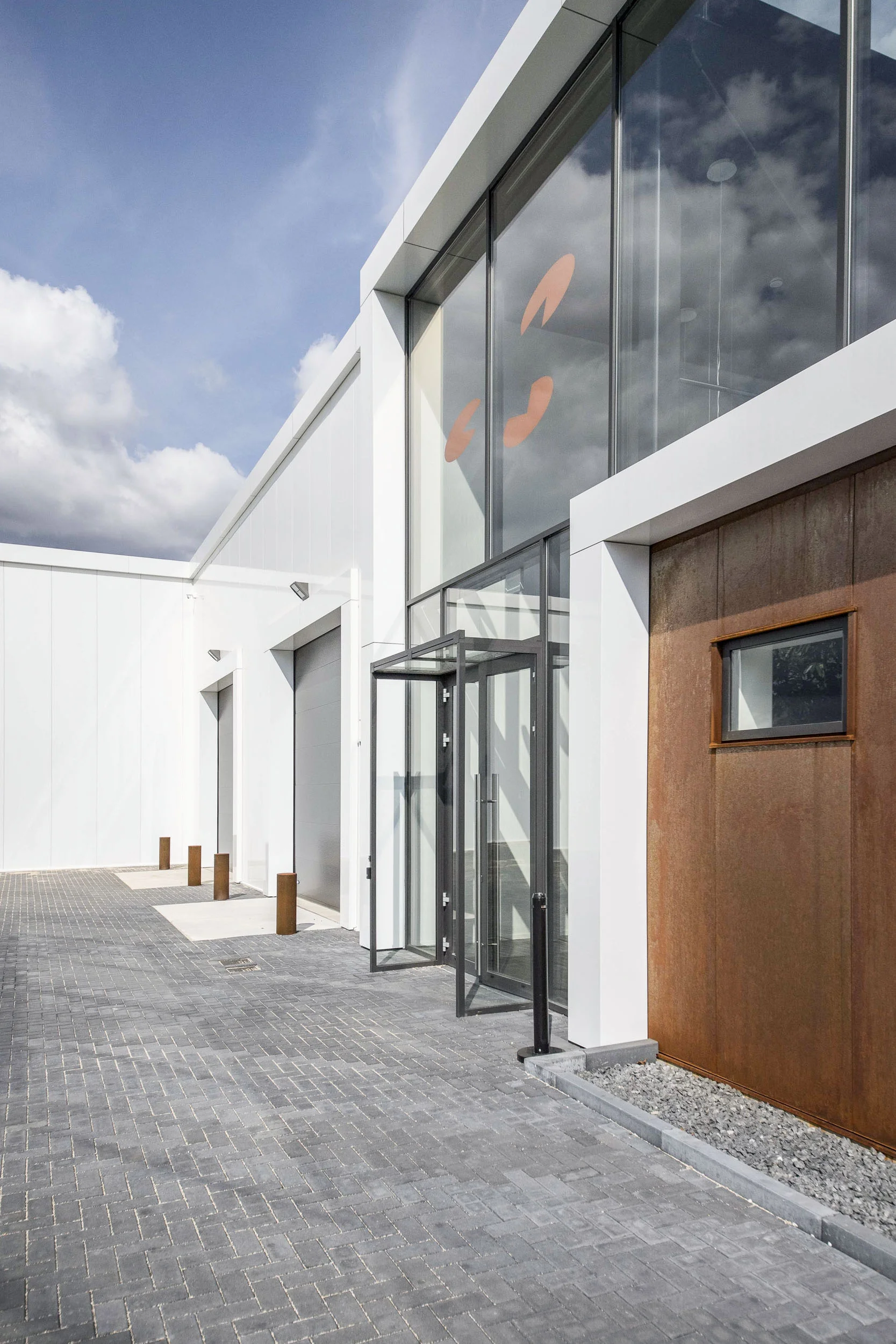 CLADDING POINT IN ELST DÉ SPECIALIST IN SANDWICHPANELEN KOOS VOOR RUTOLUX — Rutolux