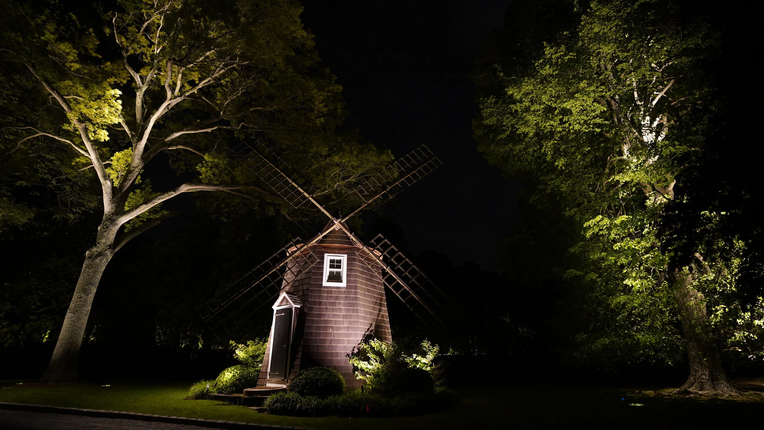 Luminism Design | Landscape Lighting