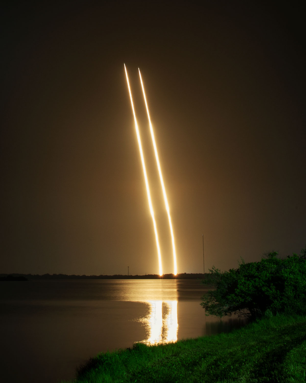 SpaceX Falcon Heavy Falcon 9 rocket launch photos from Kennedy Space ...