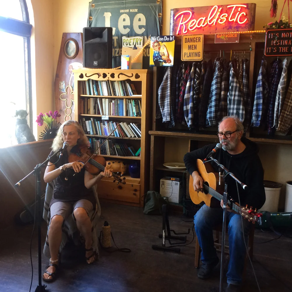 Photos — Suzuki Cady | Acoustic Folk Music