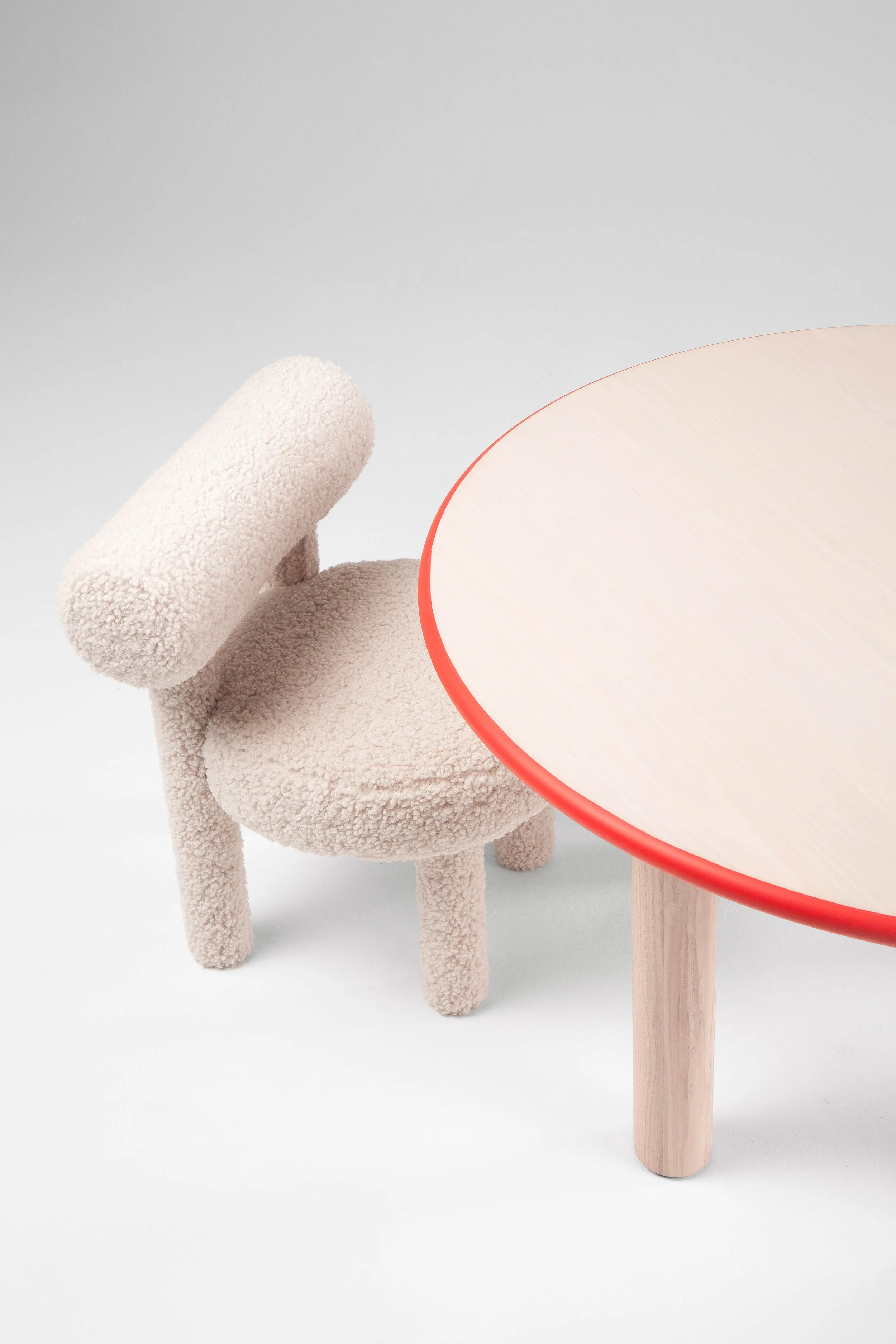 Minimalistic kids table Paul — noom