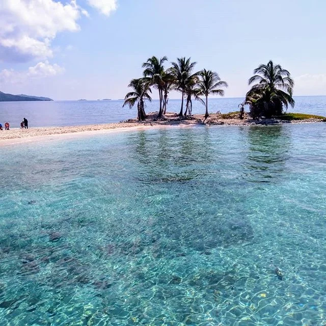 Cayos Cochinos — Ruthless Roatan Charters