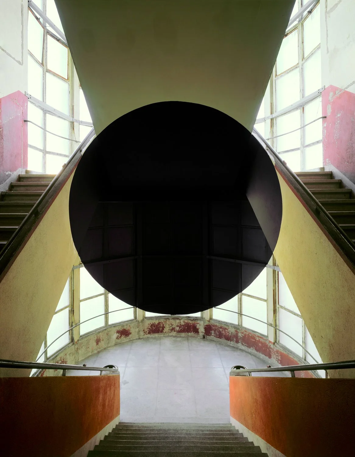 Rising Circles - Georges Rousse | Hangar | Brussels — sichtbar.art