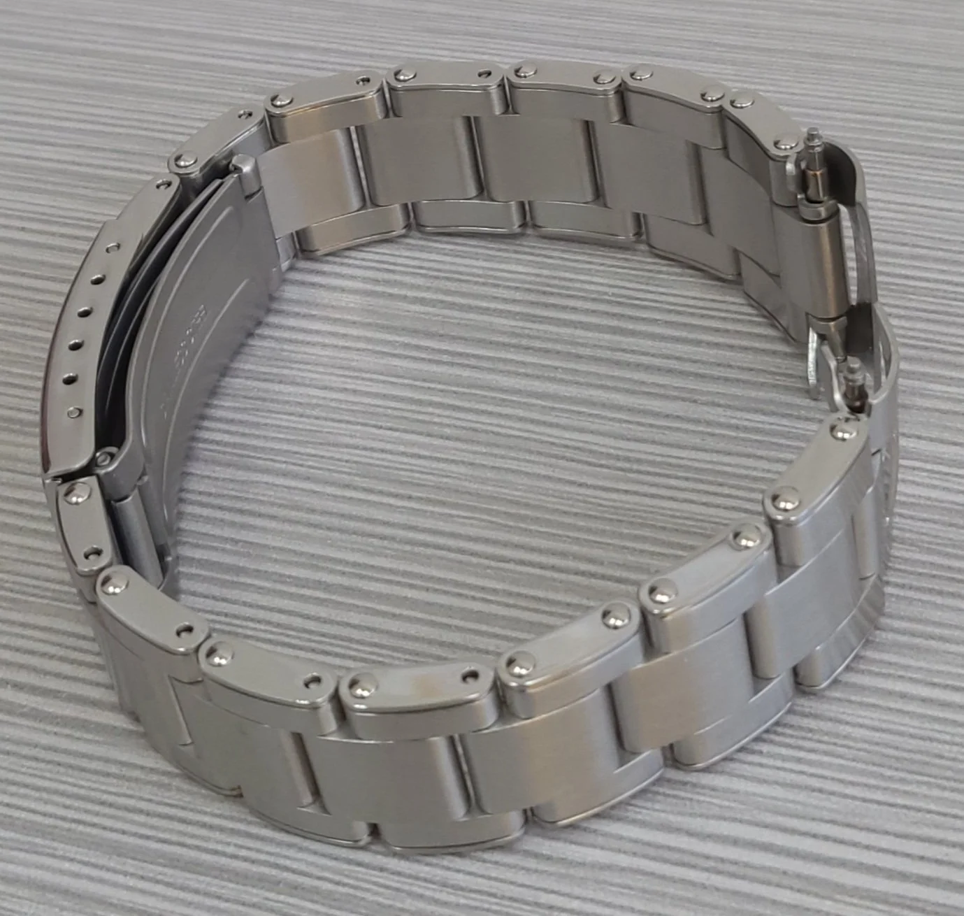 metal watch bands / correas metálicos — Alpha