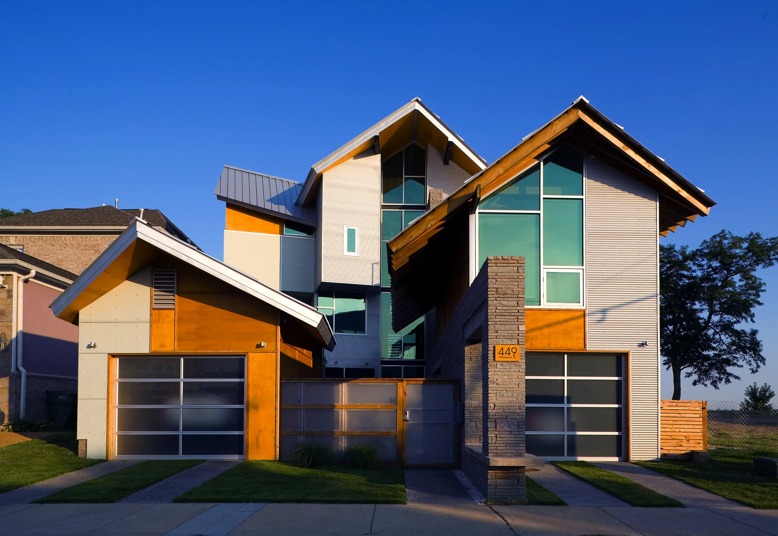 House on the Bluff — archimania