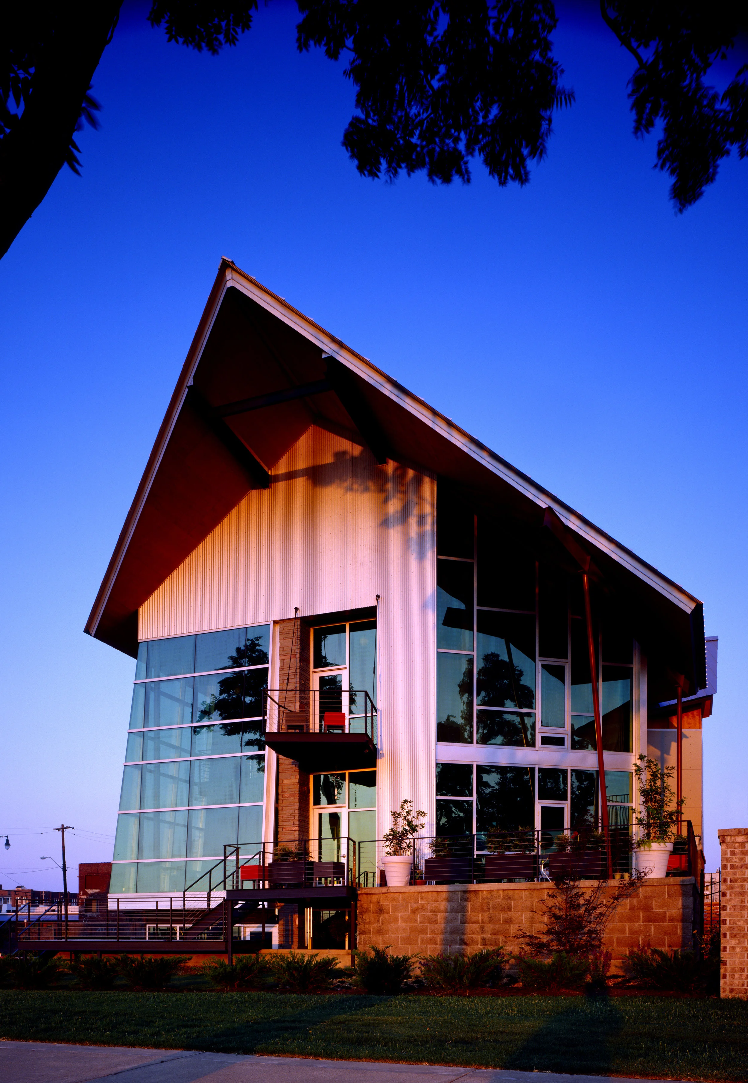 House on the Bluff — archimania