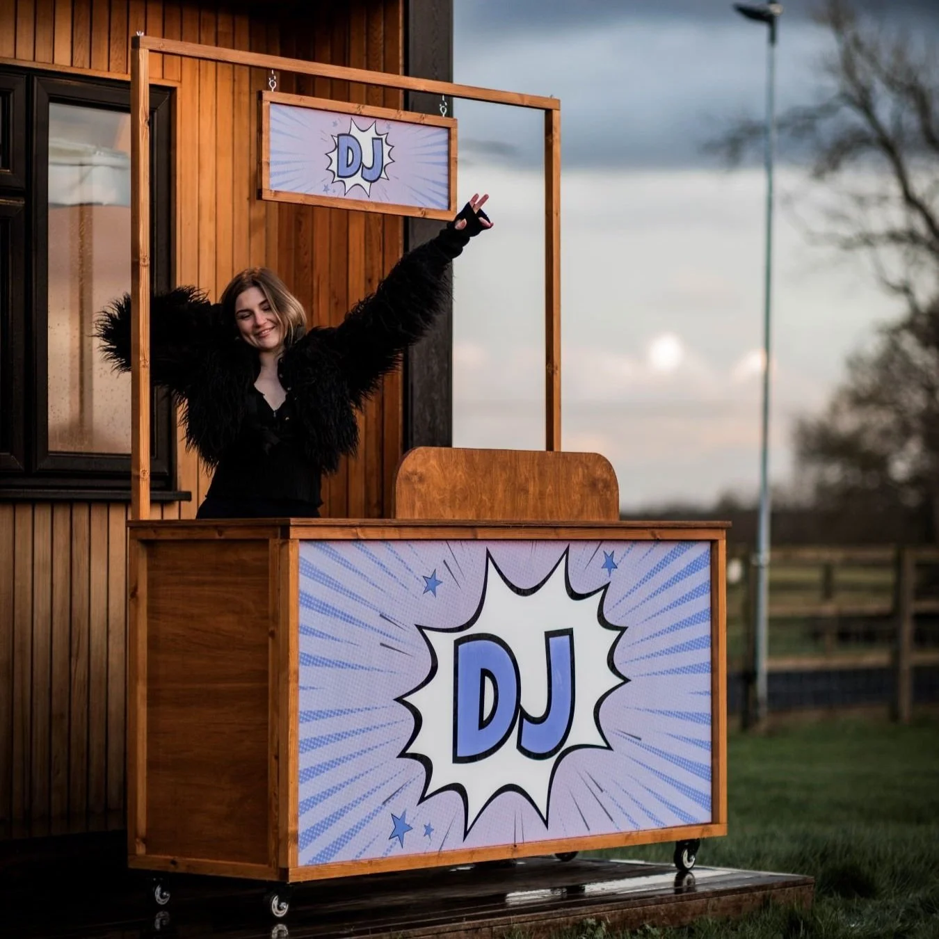 Mobile Bar Hire & Product Sampling Units | Quirky Group