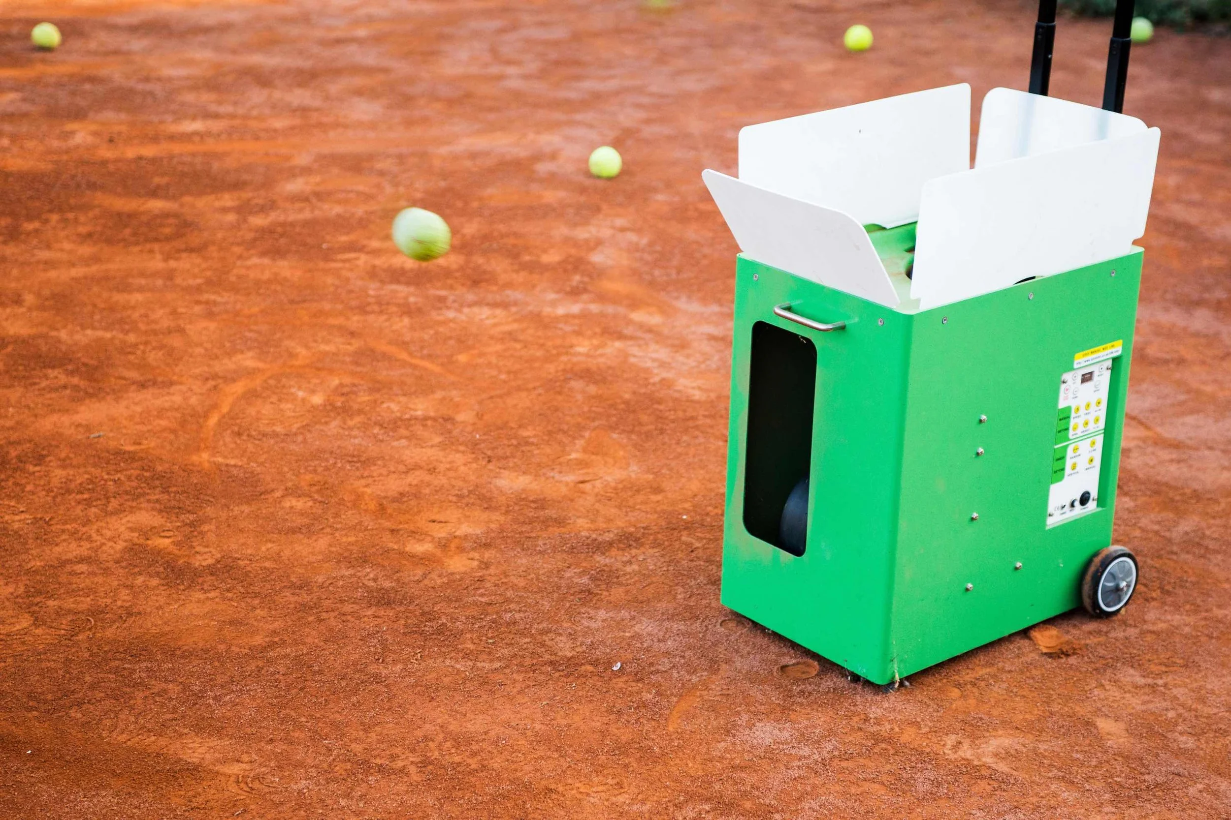 A Detailed Guide To Buying A Tennis Ball Machine — Tennis Lessons ...