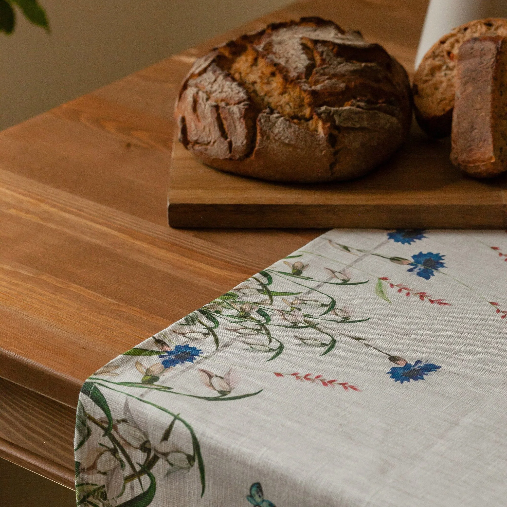 Table Runner, Cornflowers, 100% Linen — Loose Leaf