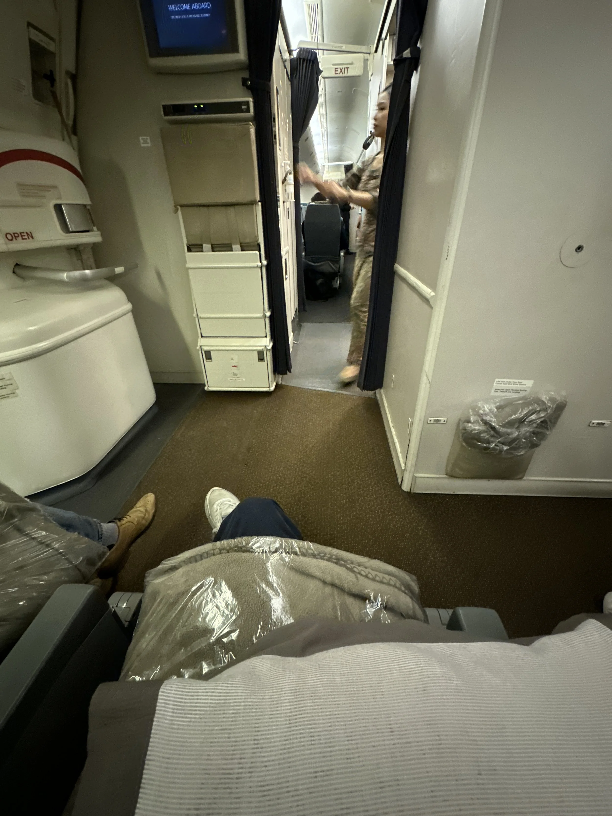 Singapore Airlines Economy Class Review: SQ25 New York City (JFK) to ...