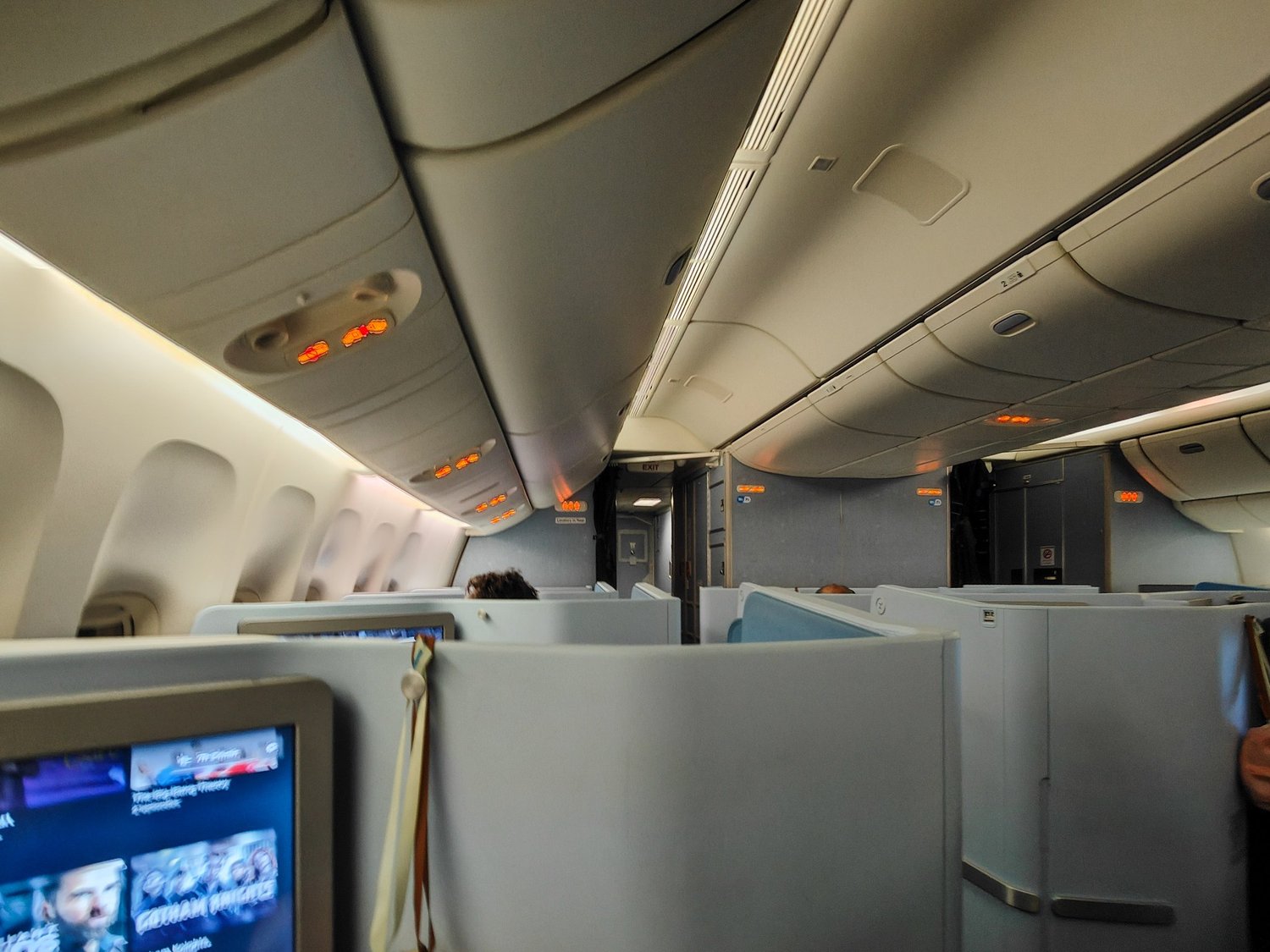 KLM Business Class Review: KL0643 Amsterdam Schiphol (AMS) to New York ...