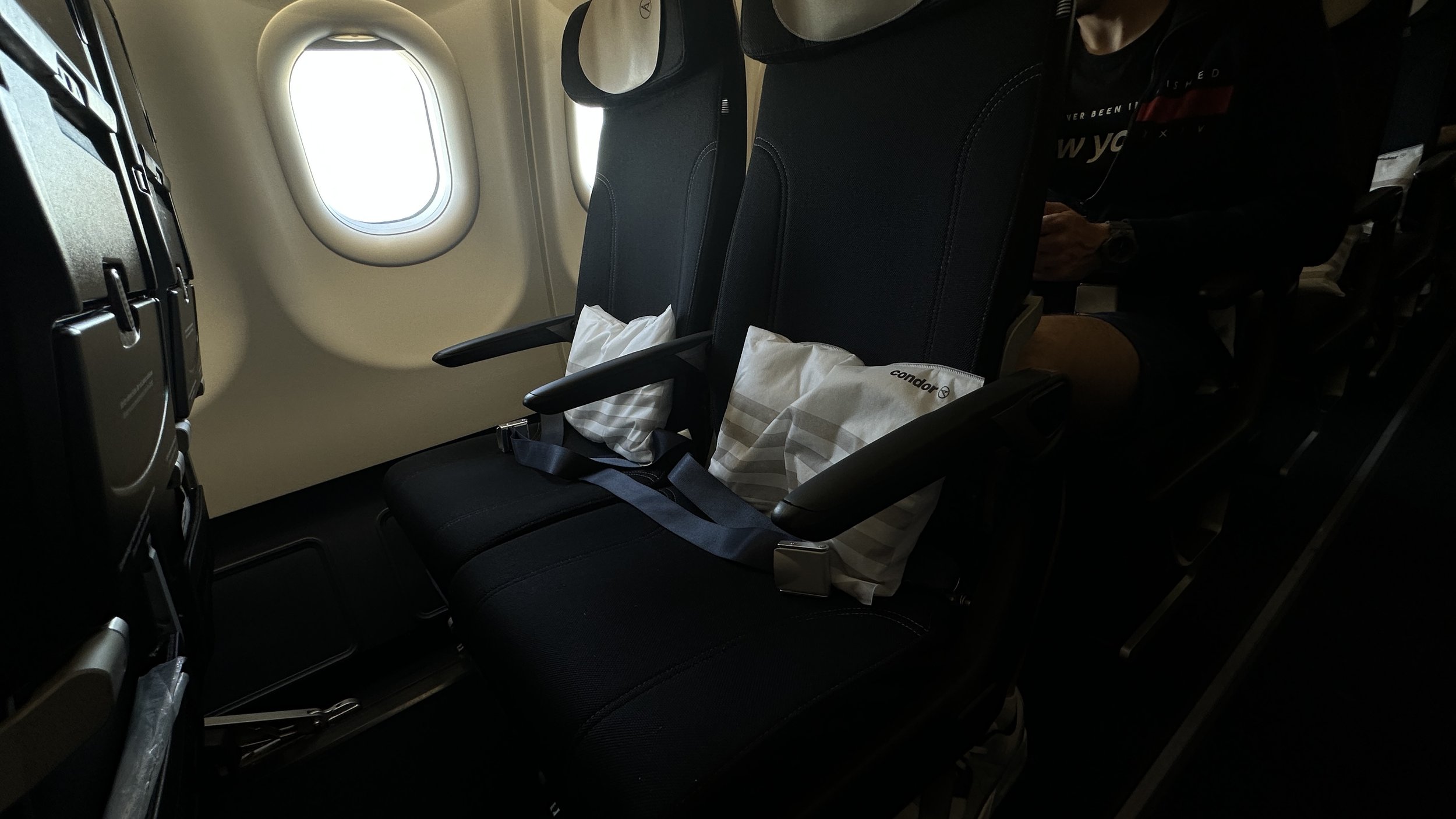 Condor Economy Class Review: DE2016 Frankfurt Airport (FRA) to New York ...