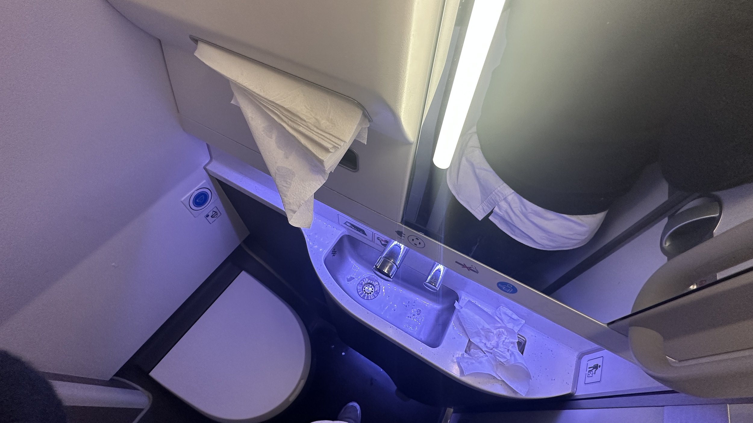 Condor Economy Class Review: DE2016 Frankfurt Airport (FRA) to New York ...