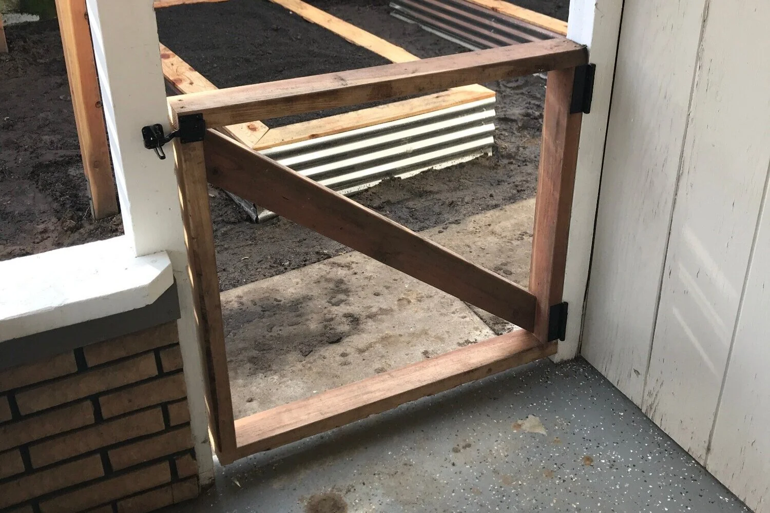 DIY Hog Wire Garden Fence for under $300 - Our Liberty House