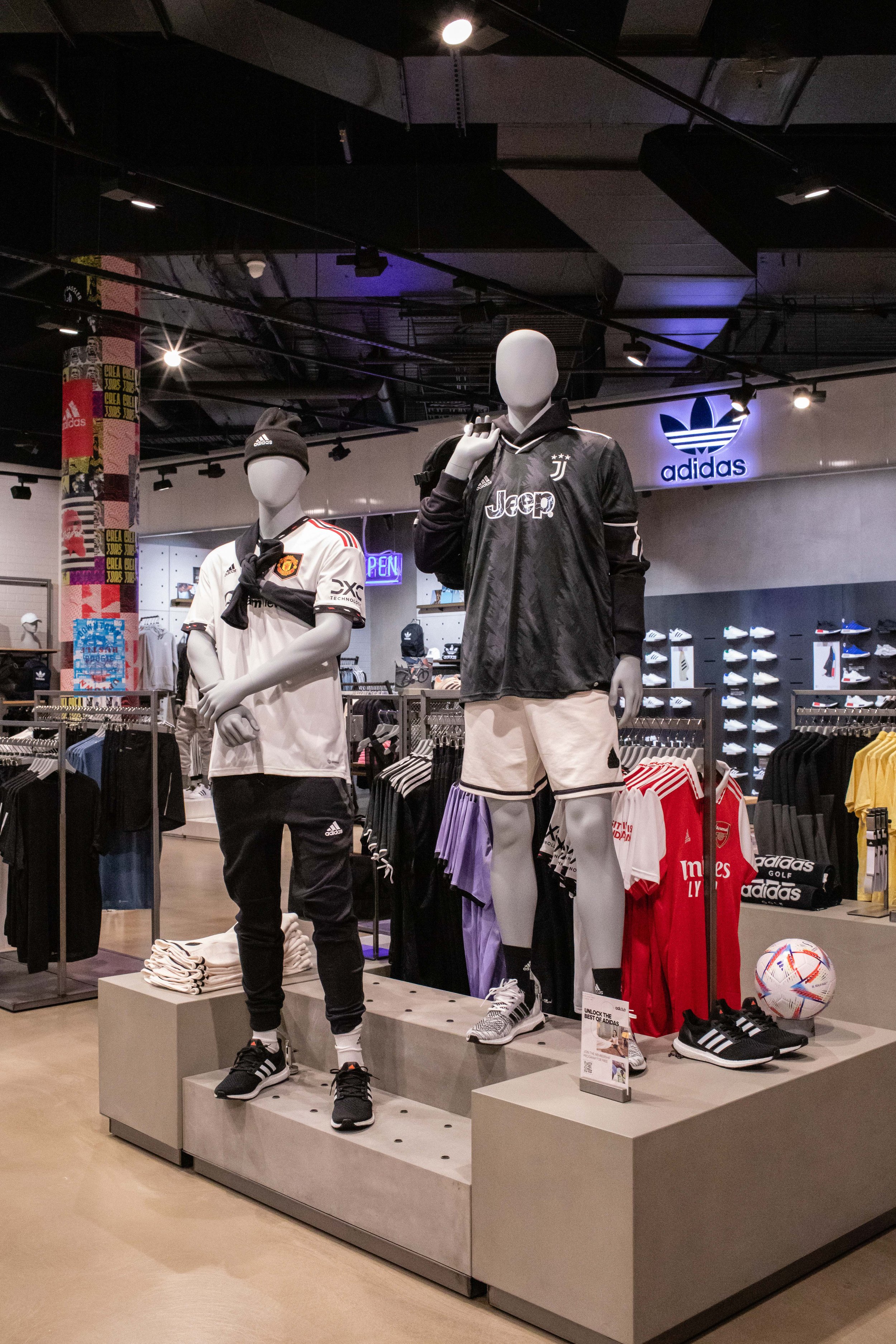 Retail Store | Adidas Pacific Fair | Studio Grayscale
