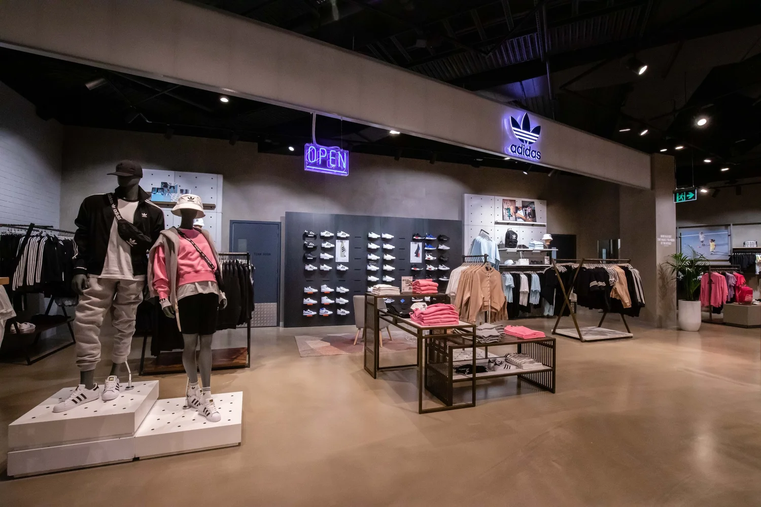 Retail Store | Adidas Pacific Fair | Studio Grayscale