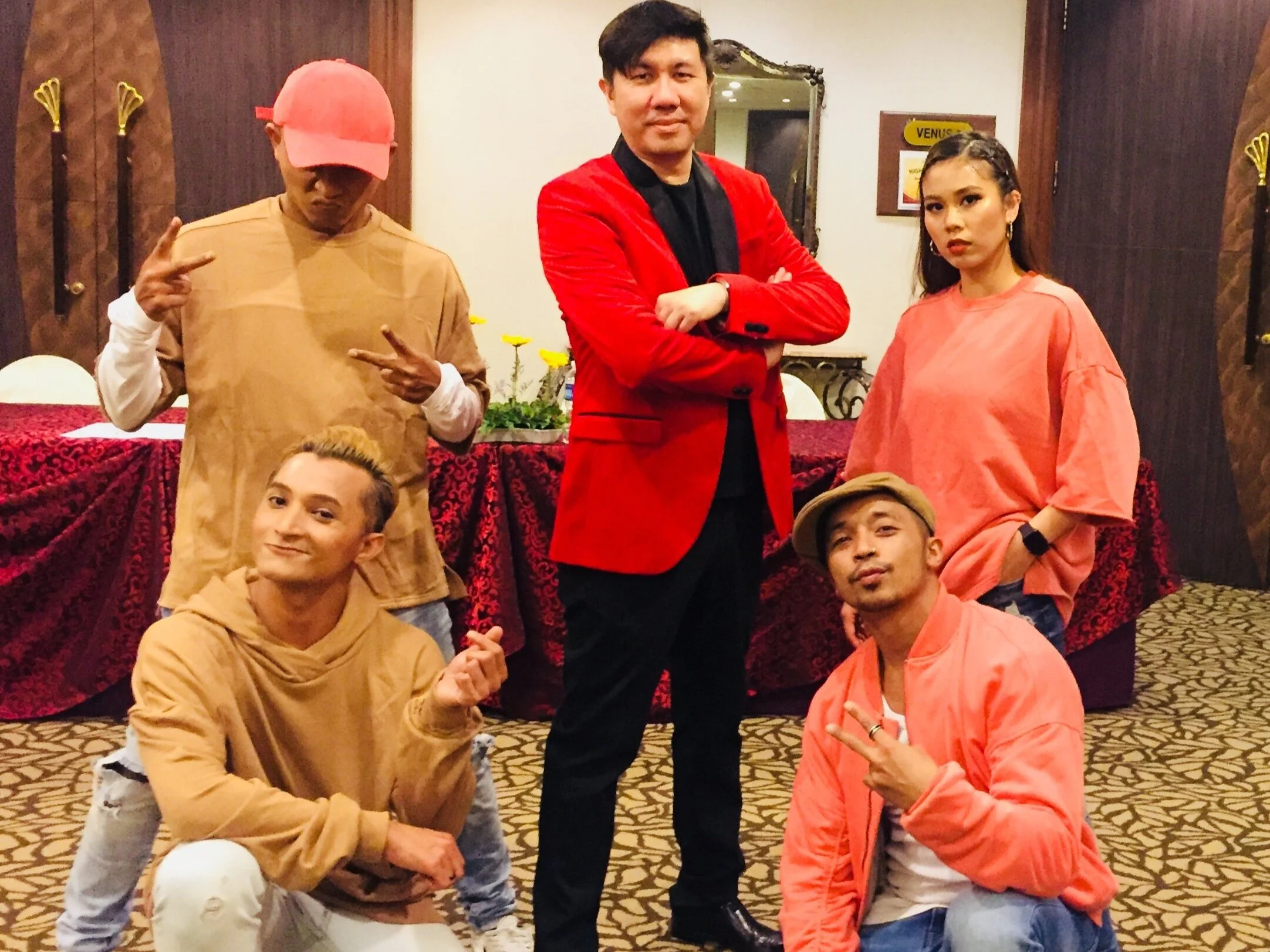 Linus The Showmaster | Dinner and Dance Emcee Singapore | EMUSIC ...