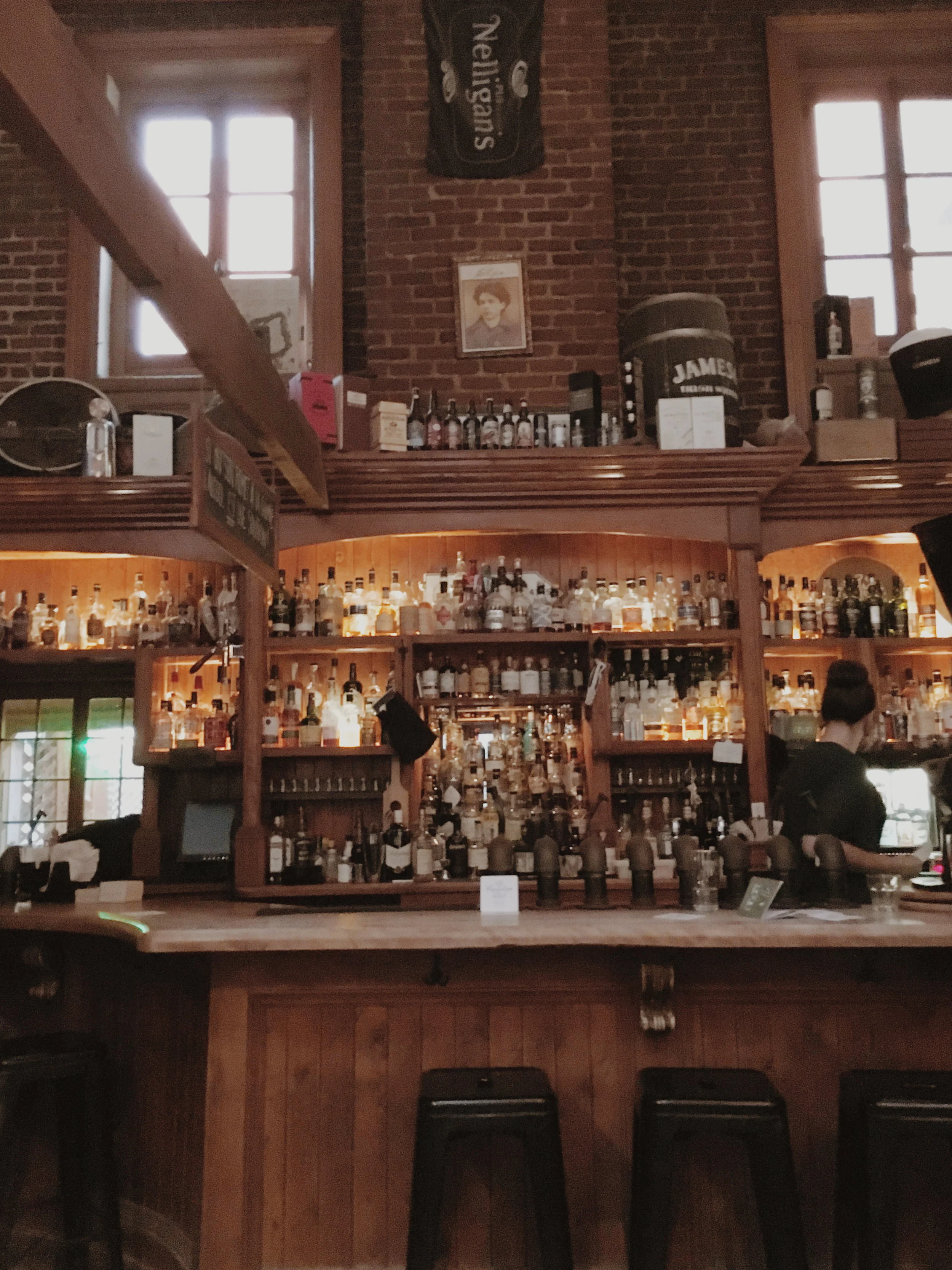 N'ACCEPTE PLUS LES CHIENS 2024 [Qc, Québec] Pub Nelligan’s — On va se ...