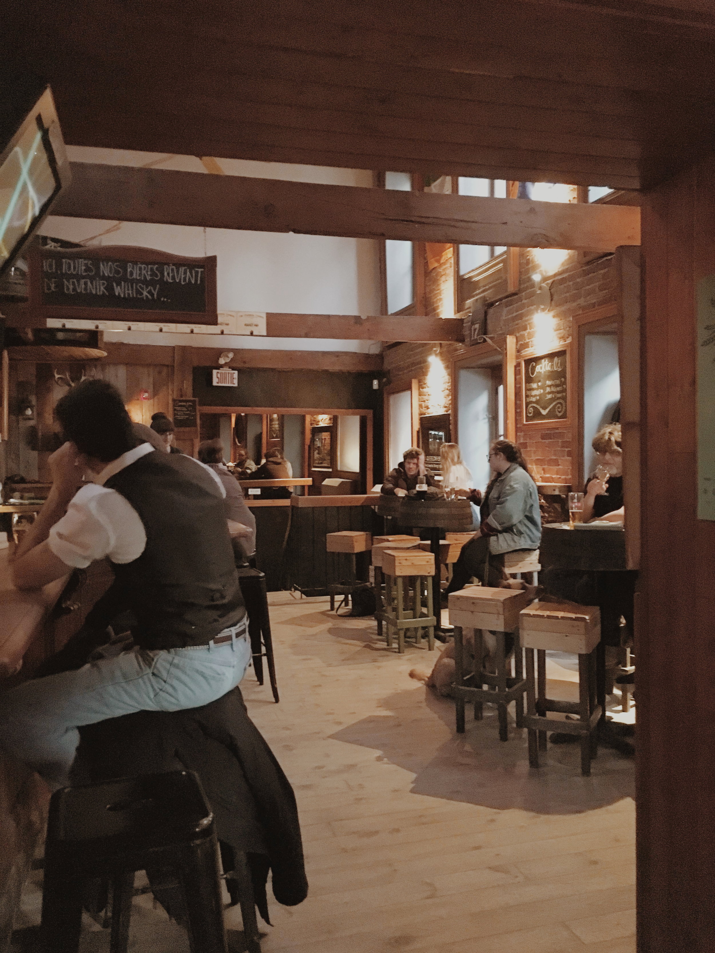 N'ACCEPTE PLUS LES CHIENS 2024 [Qc, Québec] Pub Nelligan’s — On va se ...